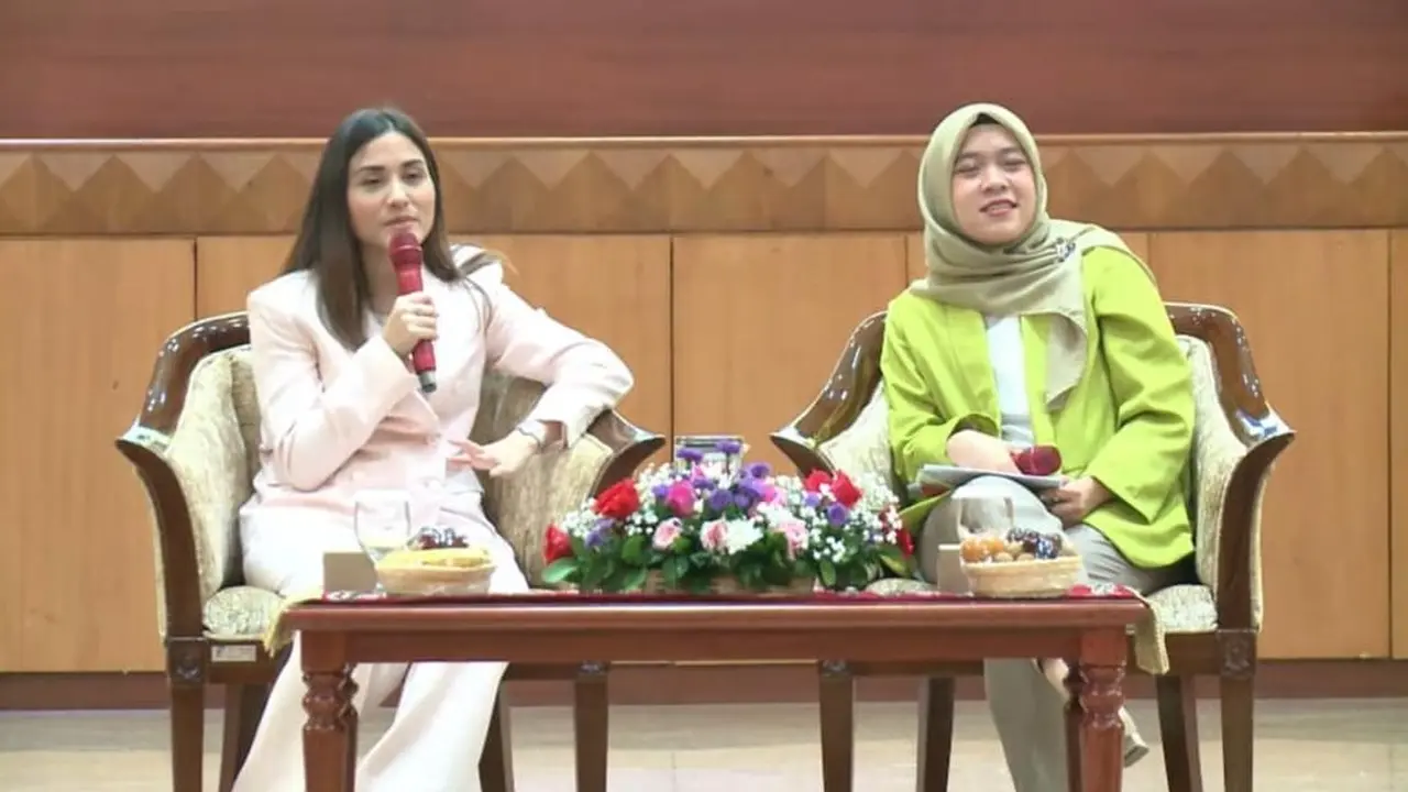 Mengenal Samanta Elsener Adik Darius Sinathrya, Kiprah sebagai Psikolog ...