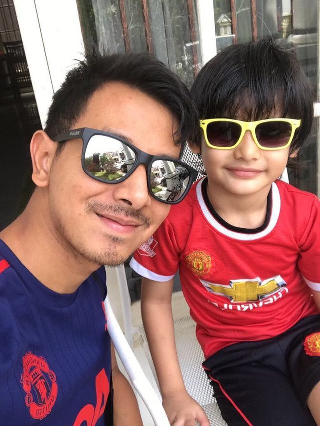 6 Potret King Faaz Pakai Jersey Manchester United, Kian Menggemaskan ...