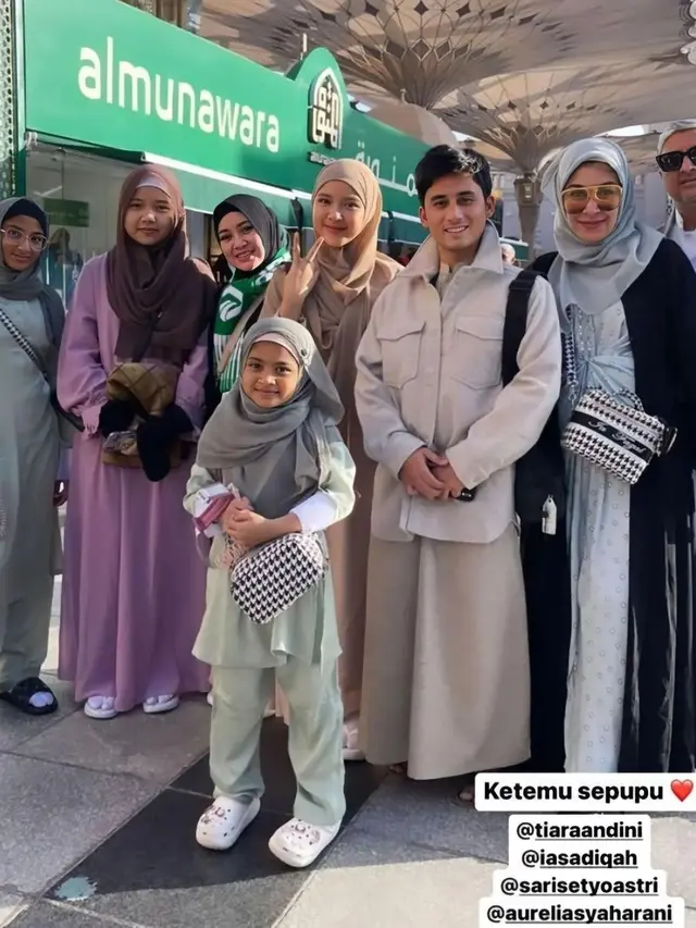 Nikmati Akhir Tahun Bareng, Ini 7 Potret Tiara Andini dan Alshad Ahmad Jalani Umrah - Hot ...