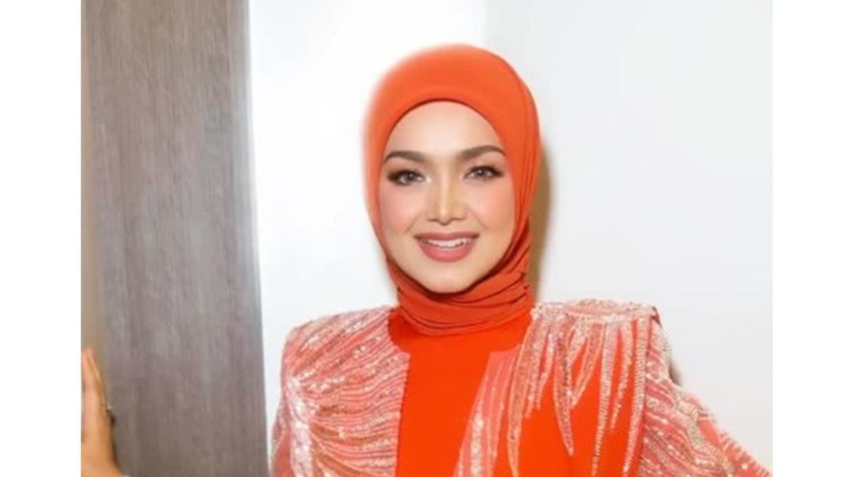 Usai Mantu, Siti Nurhaliza Tampil Fresh dengan Coral Makeup Look di ...