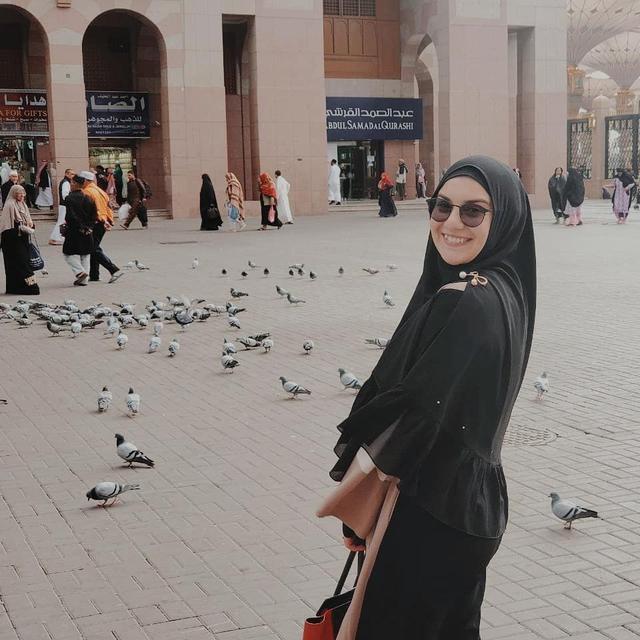 7 Potret Ammar Zoni dan Irish Bella di Madinah, Syahdu Banget