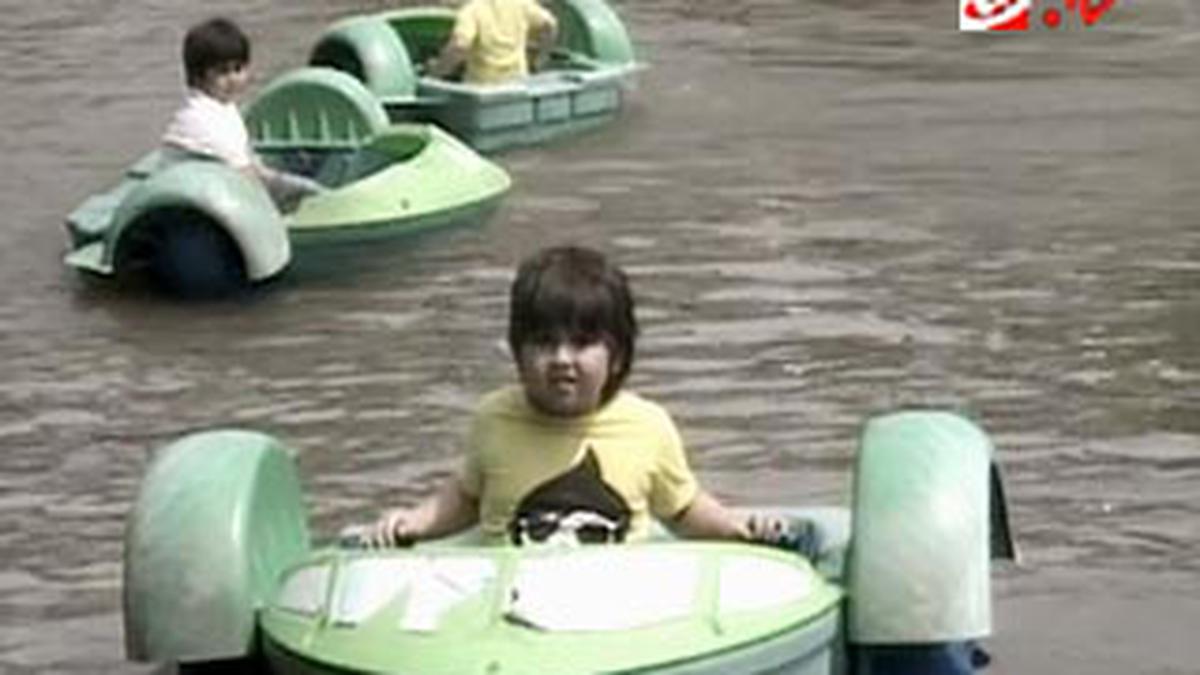 Baim dan Abay Berwisata di Rumah Air - ShowBiz Liputan6.com