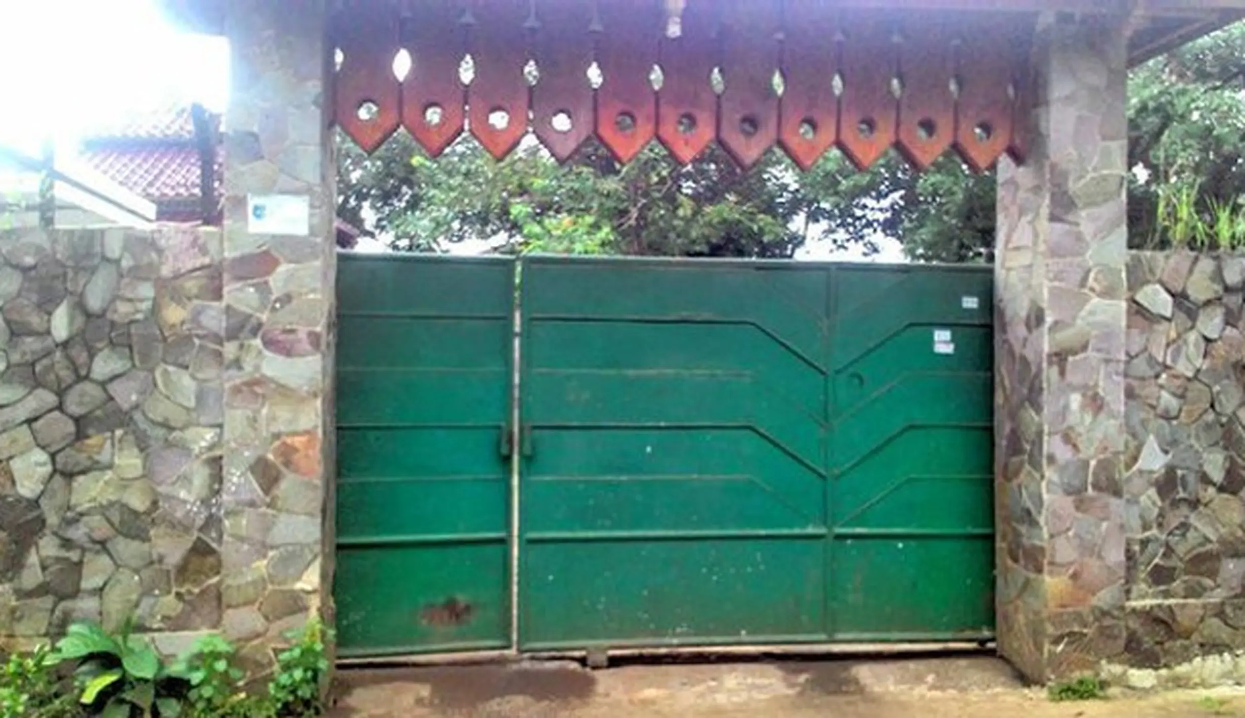 Potret Rumah Mandra Nuansa Betawi dengan Halaman Super Luas - Photo ...