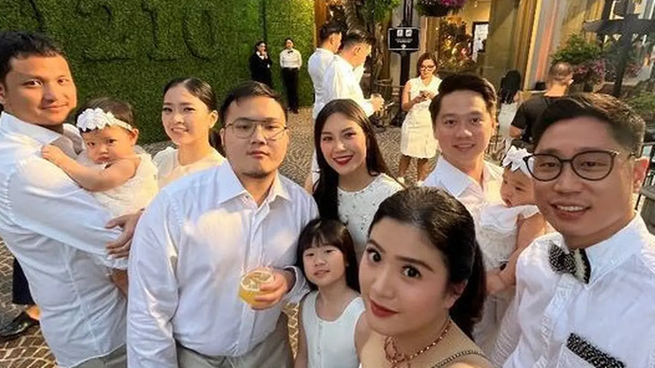 6 Potret Istri dan Anak-anak Hary Tanoesoedibjo Tampil Serba Putih saat ...