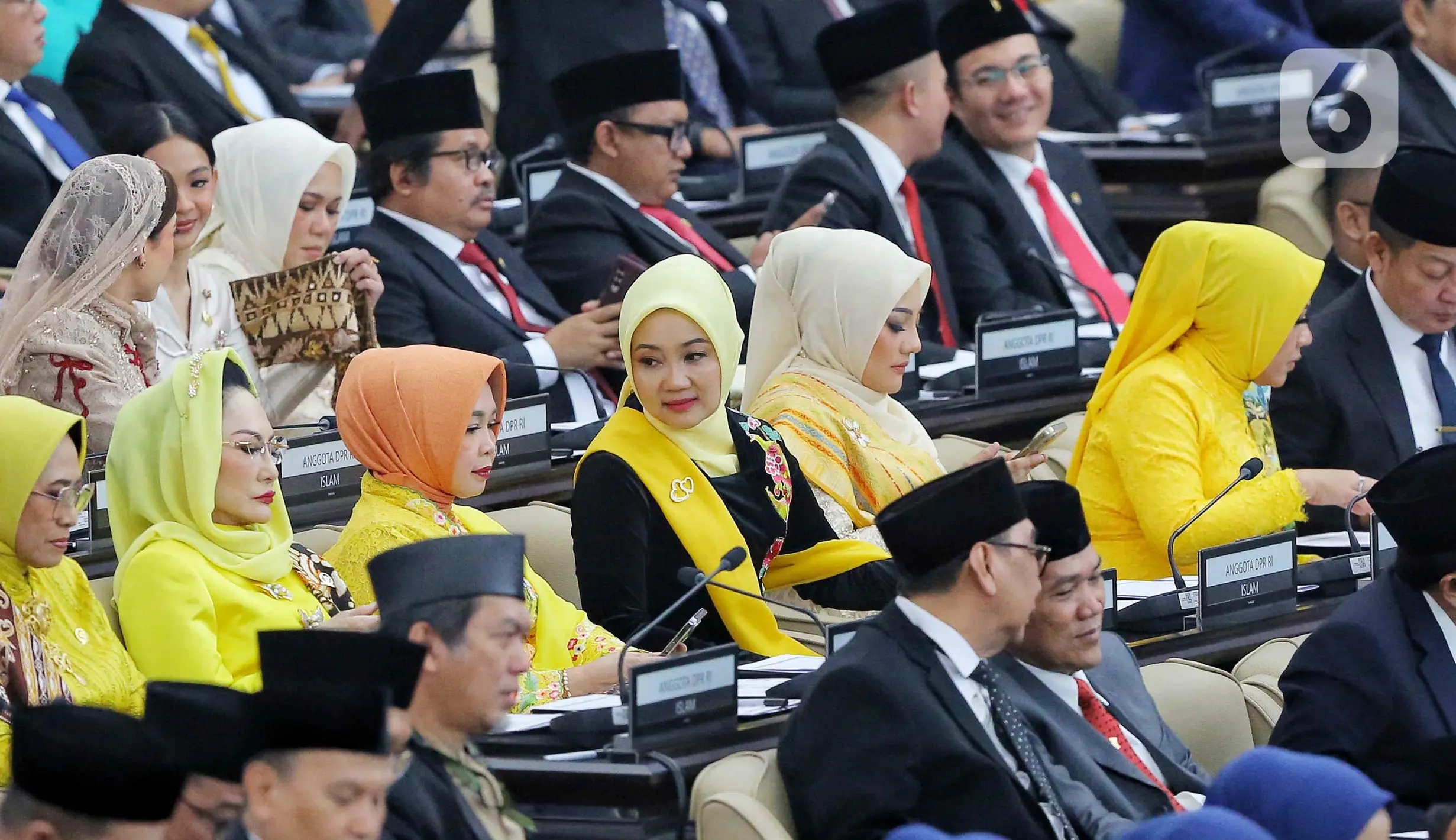 Potret Deretan Selebritis yang Resmi Dilantik Menjadi Anggota DPR RI ...