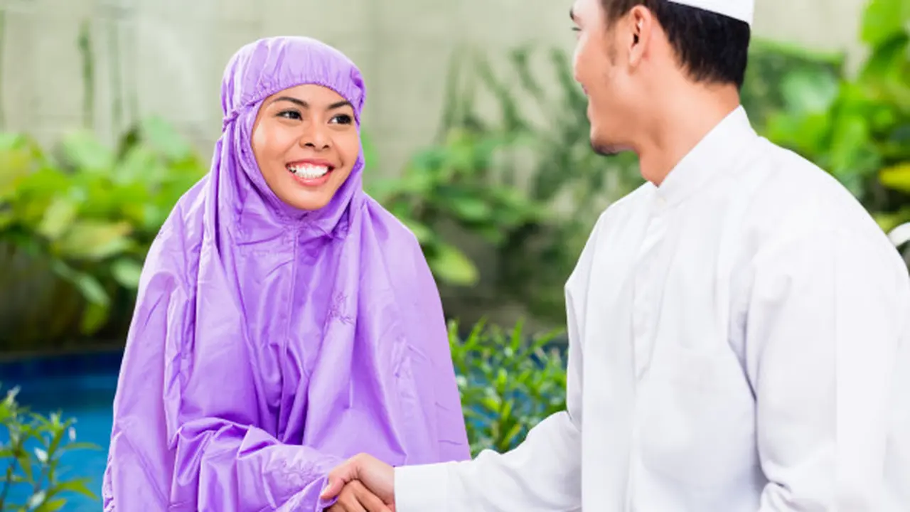 Dosakah Jika Istri Memaksa Suami untuk Sholat? - Islami Liputan6.com