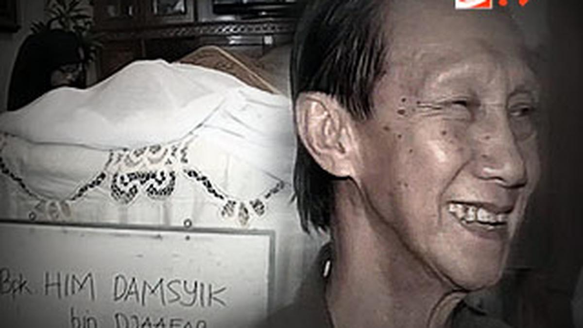 Hujan Mengiringi Pemakaman "Datuk Maringgih" - ShowBiz Liputan6.com