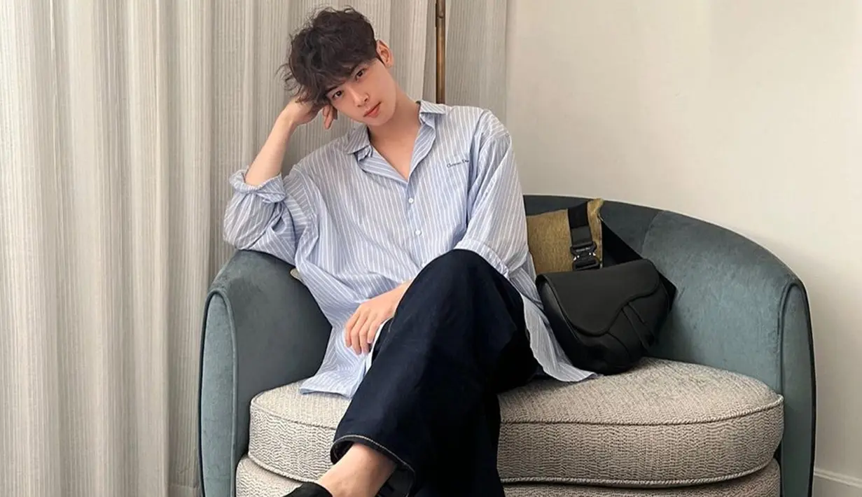 Inspirasi Gaya OOTD Kasual ala Cha Eun Woo, Tetap Menawan - Foto ...