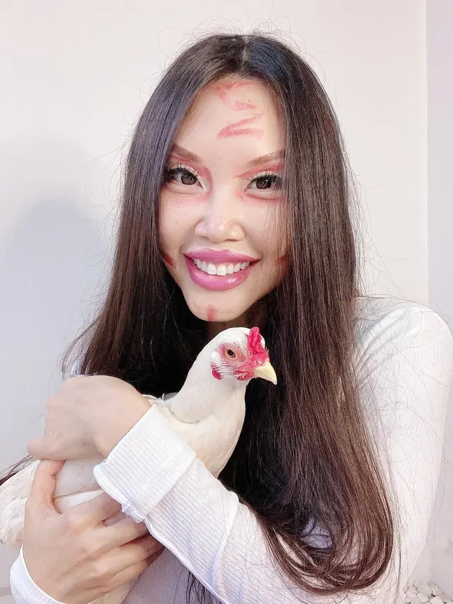 8 Potret Chef Vindy Lee dengan Ayam Peliharaannya, Dirawat Sepenuh Hati ...