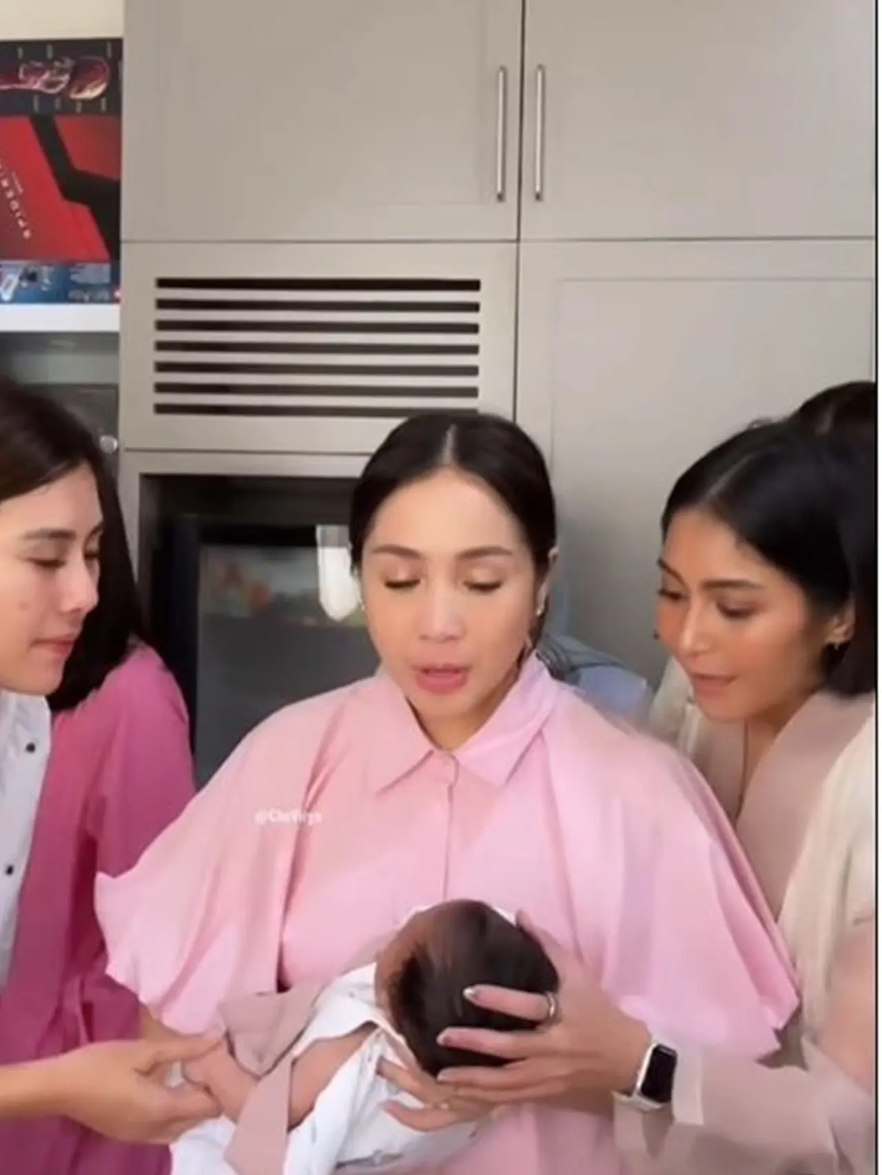 8 Momen Akikah Baby Lily Anak Angkat Raffi-Nagita, Sederhana Bernuansa ...