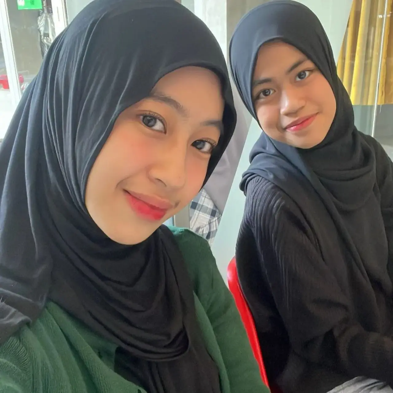 6 Potret Kebersamaan Ayla Azuhro dan Adiba Khanza, Kakak Adik Selalu ...