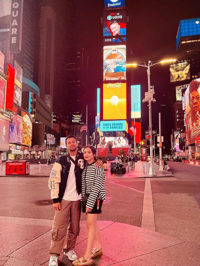 6 Momen Mesra Raffi Ahmad dan Nagita Slavina di New York, Bak ABG Pacaran - Hot Liputan6.com
