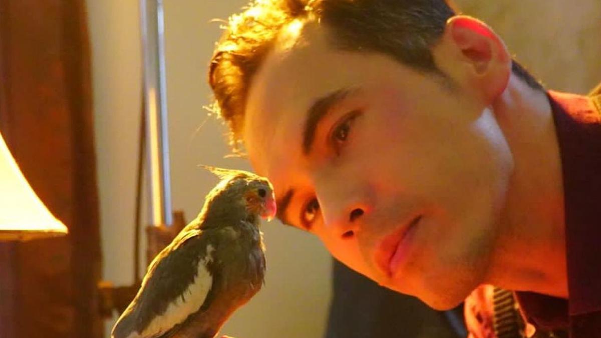 Potret Atalarik Syach Ajak Main Hewan Peliharaan di Sela Kesibukan ...