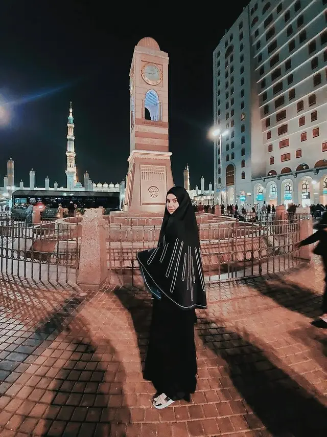 7 Potret Ammar Zoni dan Irish Bella di Madinah, Syahdu Banget - Hot ...