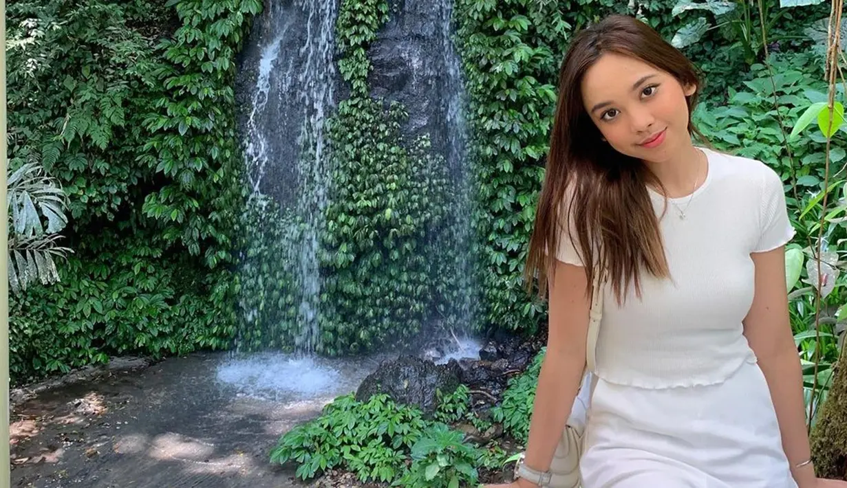 FOTO: Gaya Lyodra Ginting Pakai Baju Putih, Tampil Menawan - Foto ...