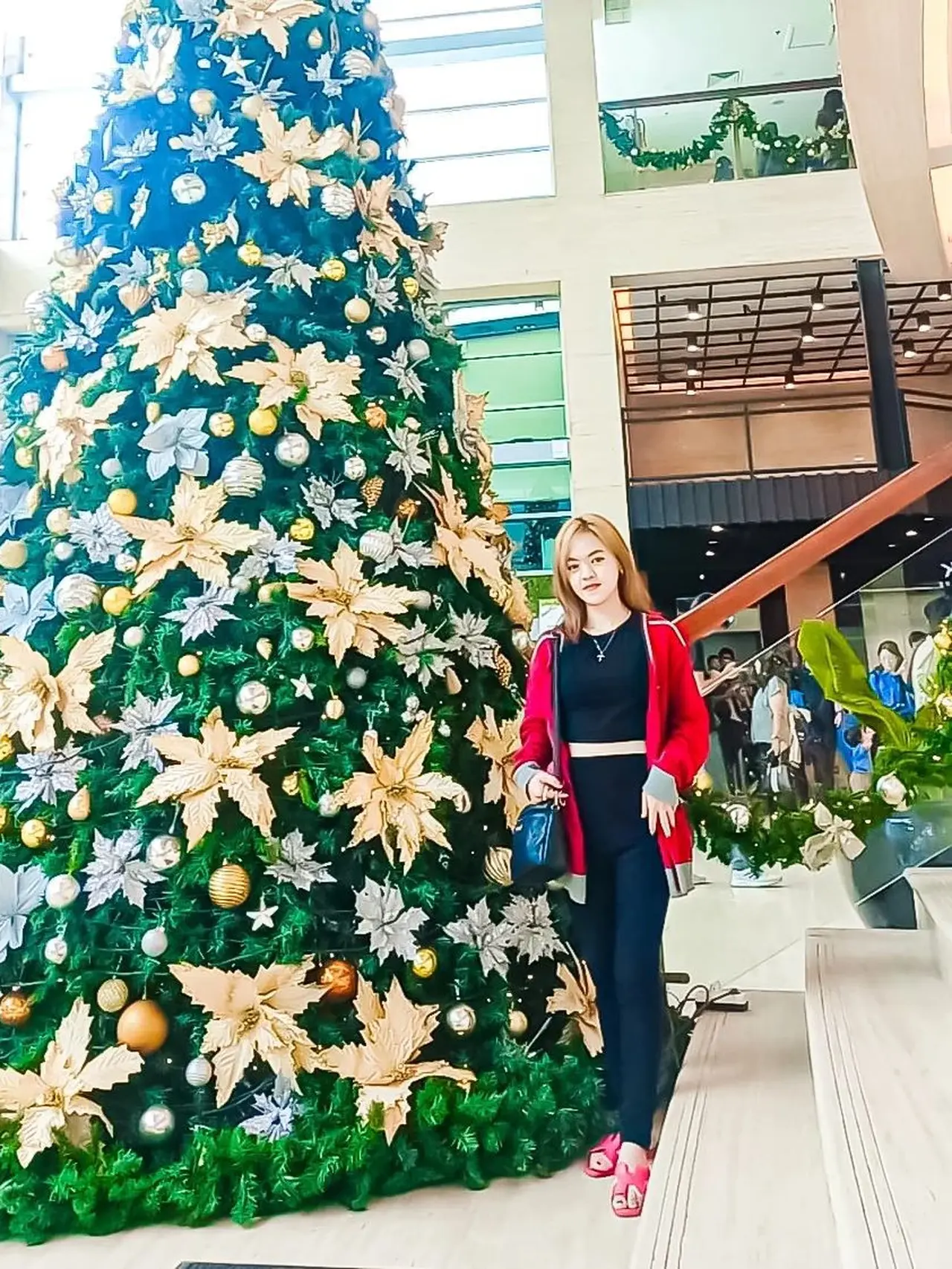 7 Potret Riri Febriana Mantan Artis Cilik Genta Buana saat Dibaptis ...