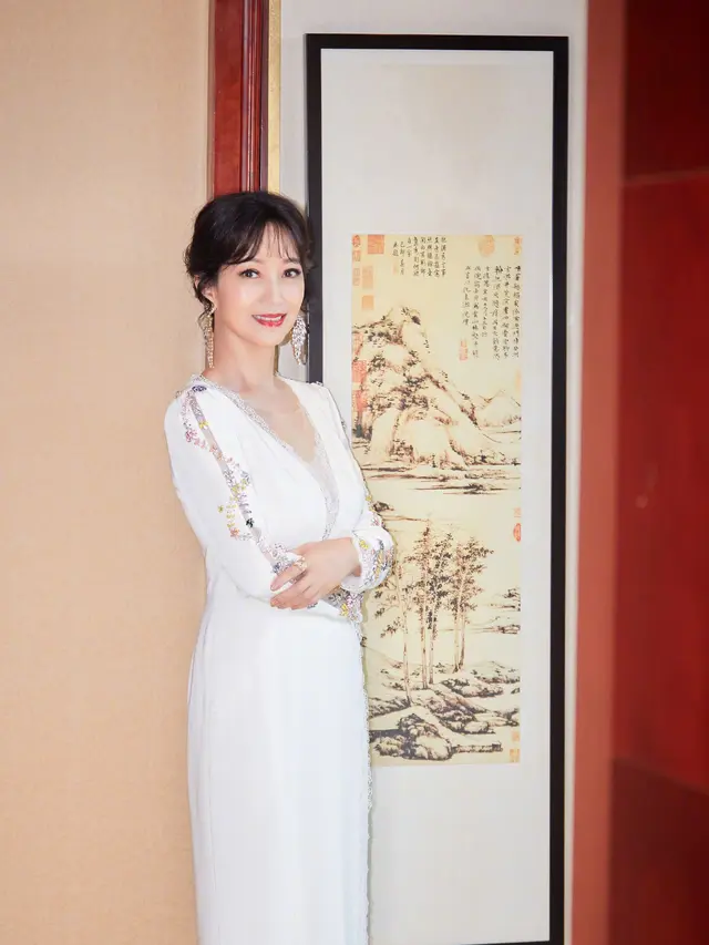 Potret Terbaru Angie Chiu Si Ular Putih, Tetap Jelita Jelang Usia 67 ...