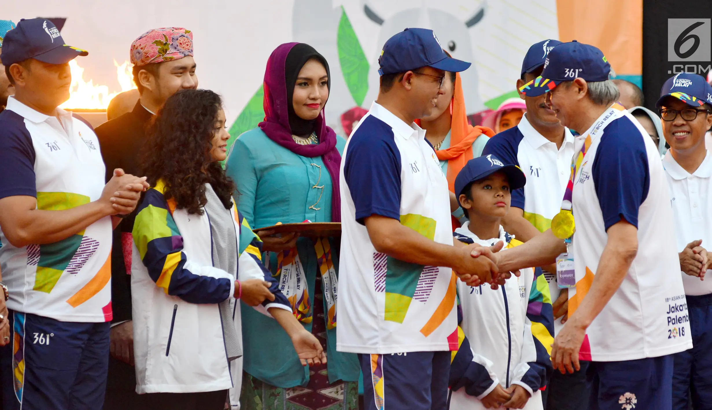 FOTO: Tiba di Balai Kota, Obor Asian Games 2018 Diterima Anies Baswedan ...