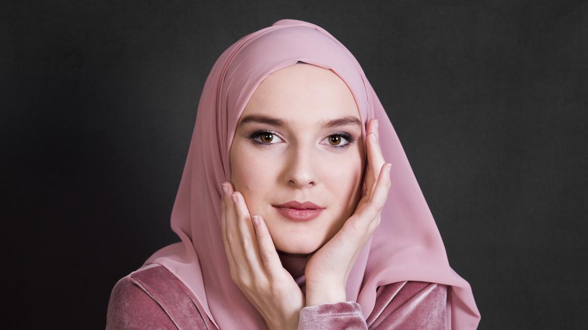 Ini Tips Tetap Tampil Elegan Pakai Hijab Saat ke Kantor - Lifestyle Liputan6.com