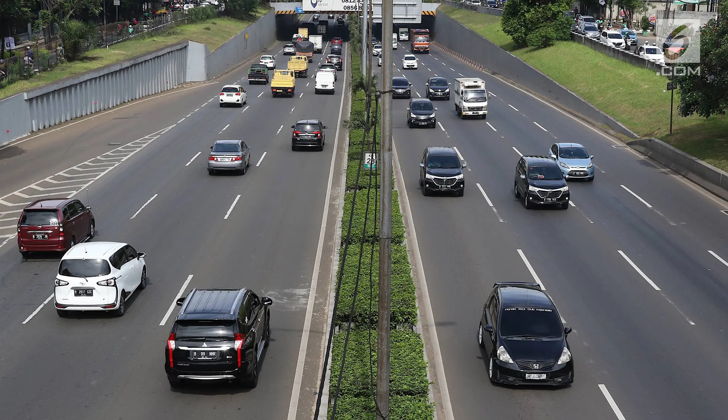 FOTO: Tarif 15 Ruas Tol Bakal Naik Tahun Ini - Foto Liputan6.com