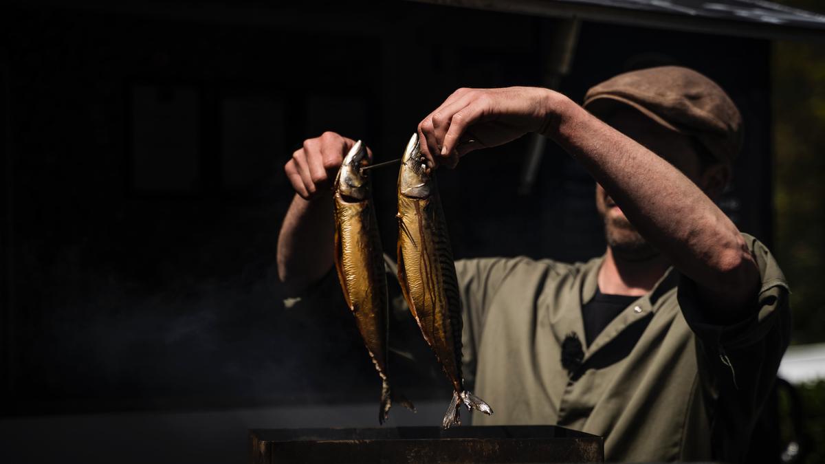 5 Cara Bikin Masakan Olahan Ikan Asap ala Rumahan, Enak dan Praktis