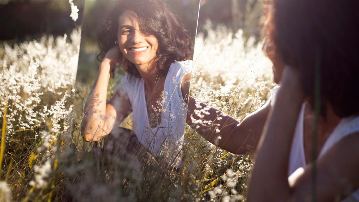30 Mirror Quotes for Self-Discovery and Reflection