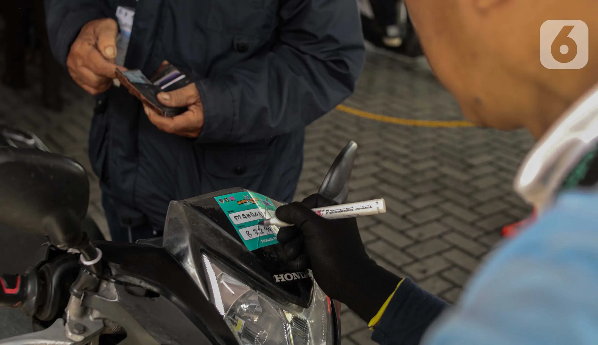 Gelombang Pertama Arus Balik Lebaran 2024, KM Dobonsolo Angkut 1.705 Orang dan 663 Unit Motor ...