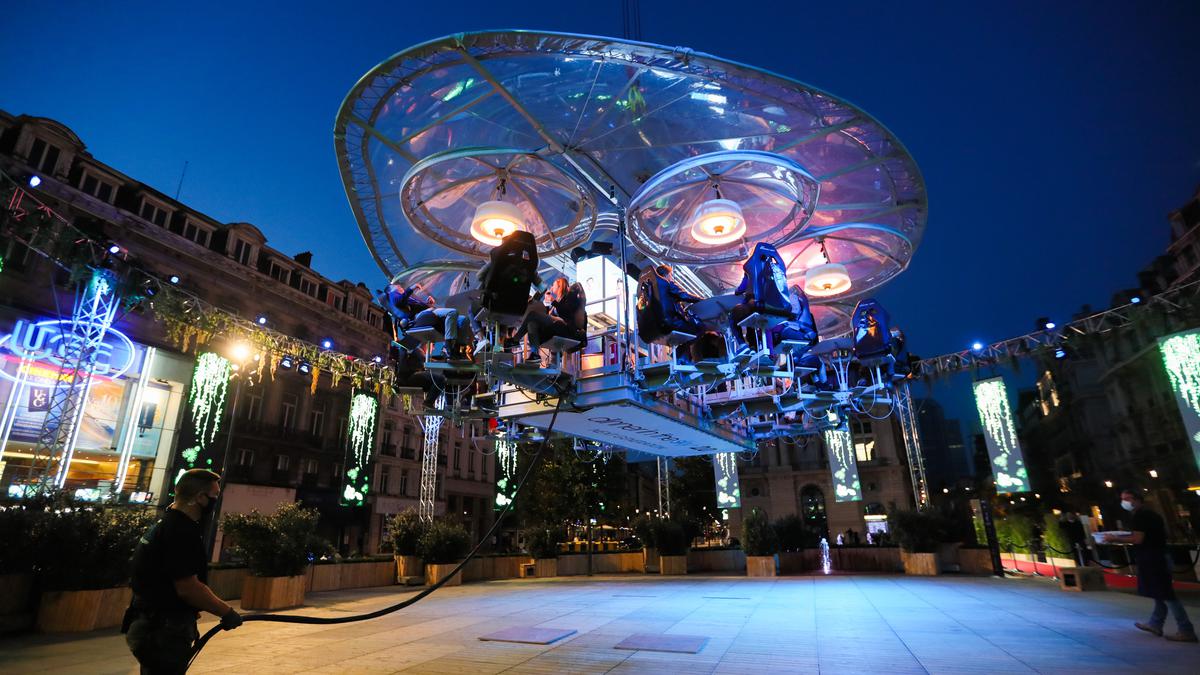 FOTO: Sensasi Unik Bersantap di Restoran Dinner In The Sky Belgia ...