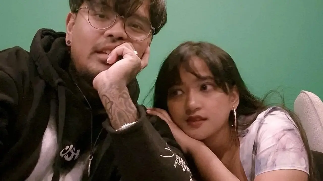 7 Potret Kumaila Hakimah Diduga Pacar Baru Coki Pardede - Hot Liputan6.com