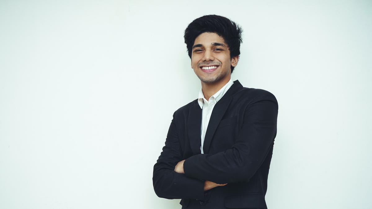 5 Gaya Potongan Rambut Pria untuk Melamar Kerja yang Rapi, Simpel dan ...