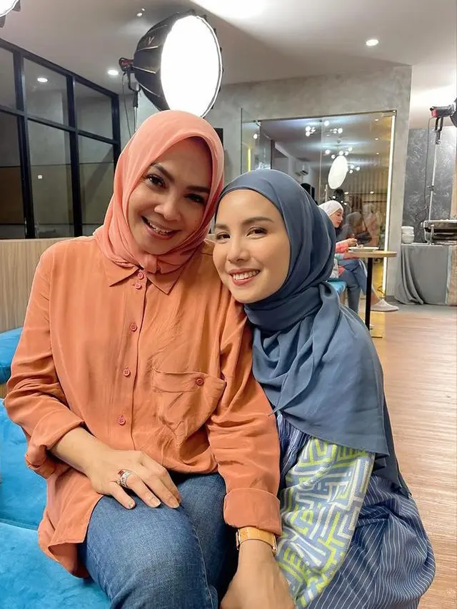 5 Potret Ceria Rieta Amilia Saat Menemani Cucunya, Rayyanza di Acara ...