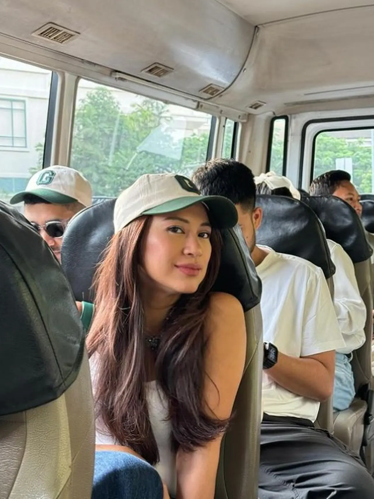 Momen-Momen Cantik Tyna Dwi Jayanti, Saat Memasak Sampai Liburan - Entertainment Fimela.com