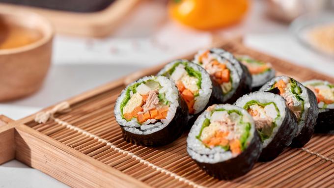 Resep Sushi ala Rumahan Cocok untuk Bekal Anak - Food Fimela.com