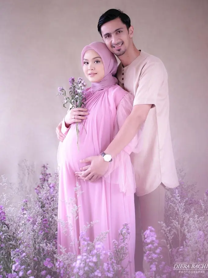 Selamat, Vebby Palwinta Lahirkan Anak Pertamanya - Entertainment Fimela.com