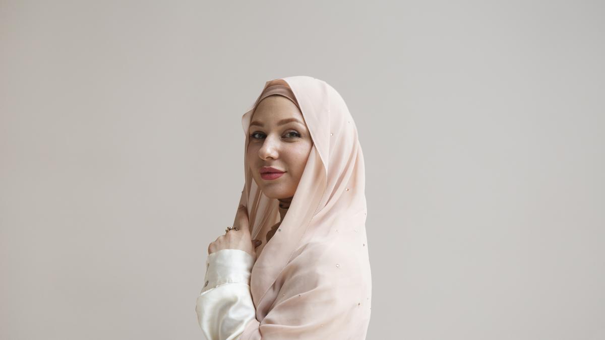 5 Tutorial Hijab Pashmina Menutup Dada yang Cocok untuk Lebaran