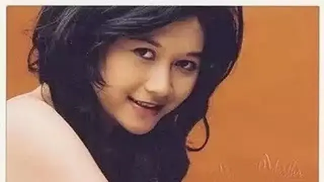 6 Foto Lawas Aura Kasih Saat Awal Karier, Bikin Pangling - Hot Liputan6.com