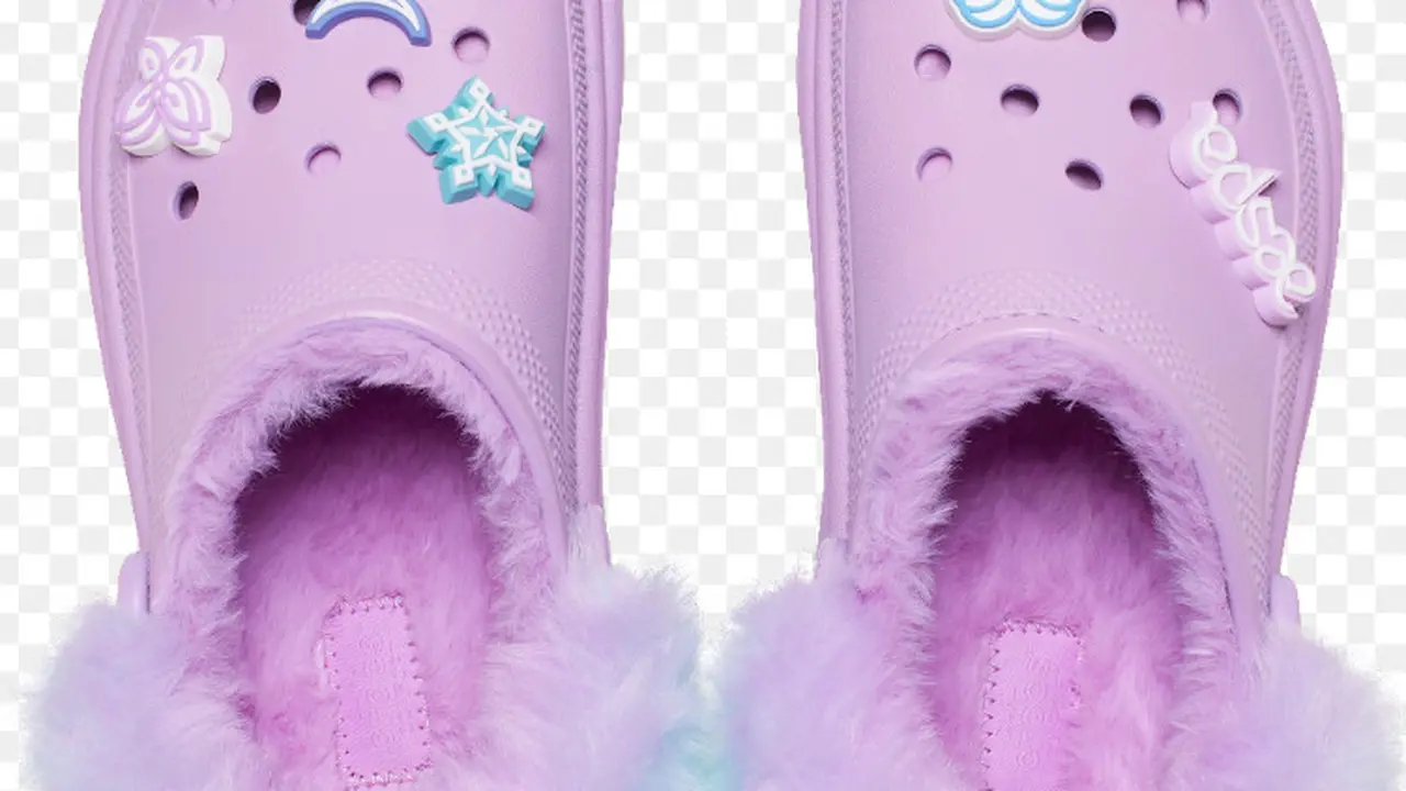 Rasakan Sensasi Berjalan Di Atas Awan dengan Koleksi Crocs X Aespa ...