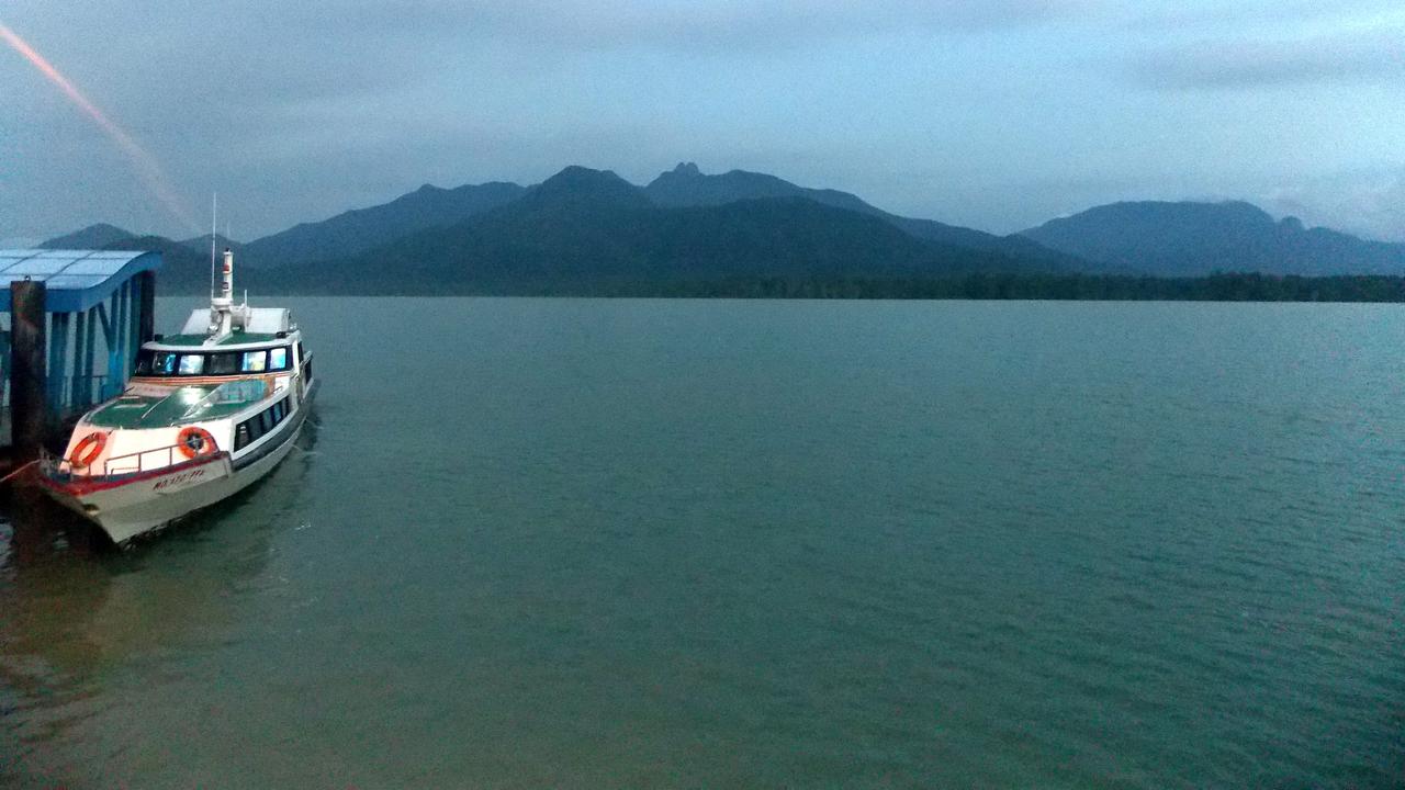 6 Fakta Menarik Gunung Daik yang Ketiga Puncaknya Dipercaya Dihuni ...