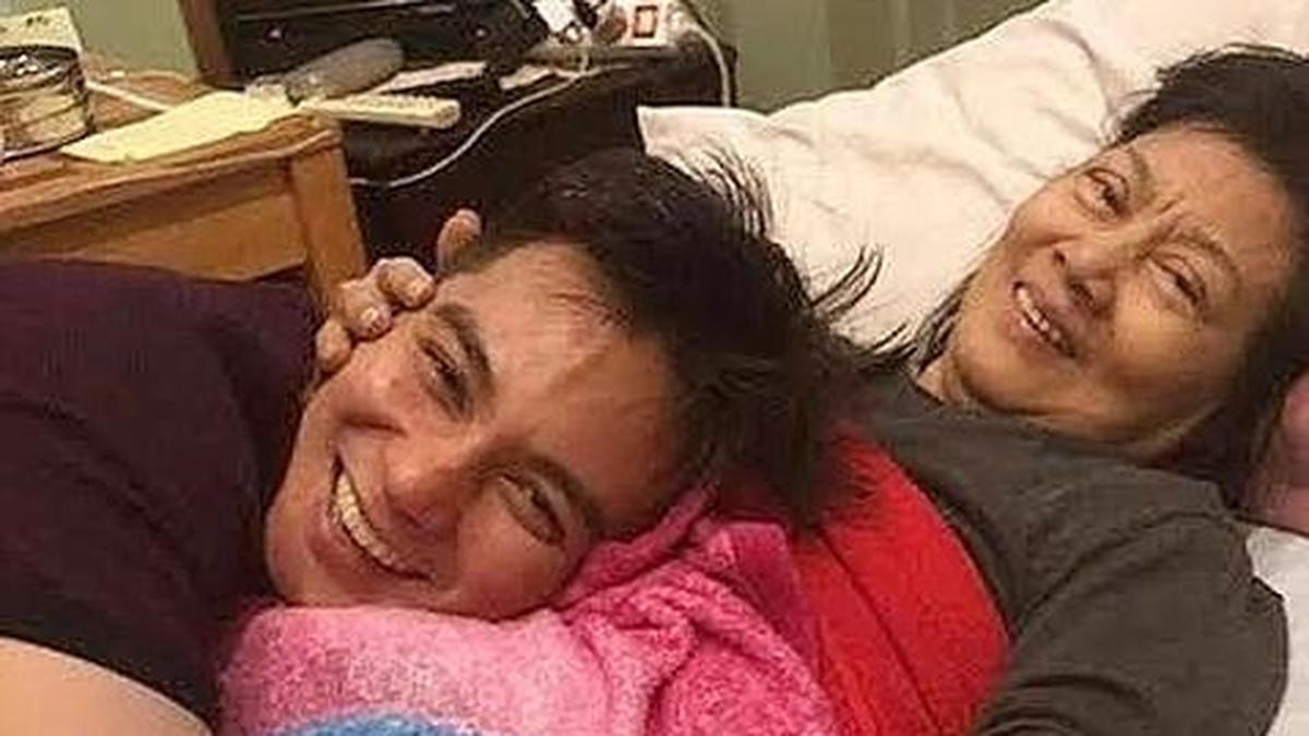 Baim Wong Unggah Foto Kenangan Bersama Mendiang Ibu, Mengharukan saat ...