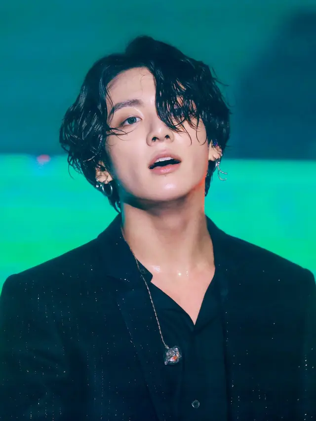 Jungkook BTS Bikin Heboh dengan Gaya Rambut Gondrong - ShowBiz Liputan6.com