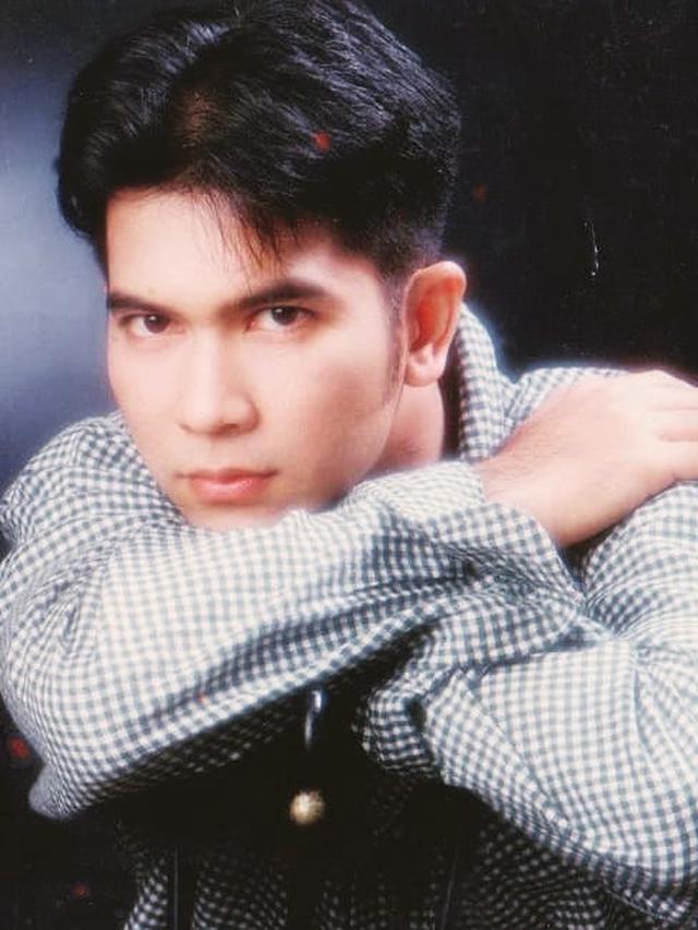 Krisna Mukti dan 12 Potret Transformasinya, Masih Segar di Usia 52 ...