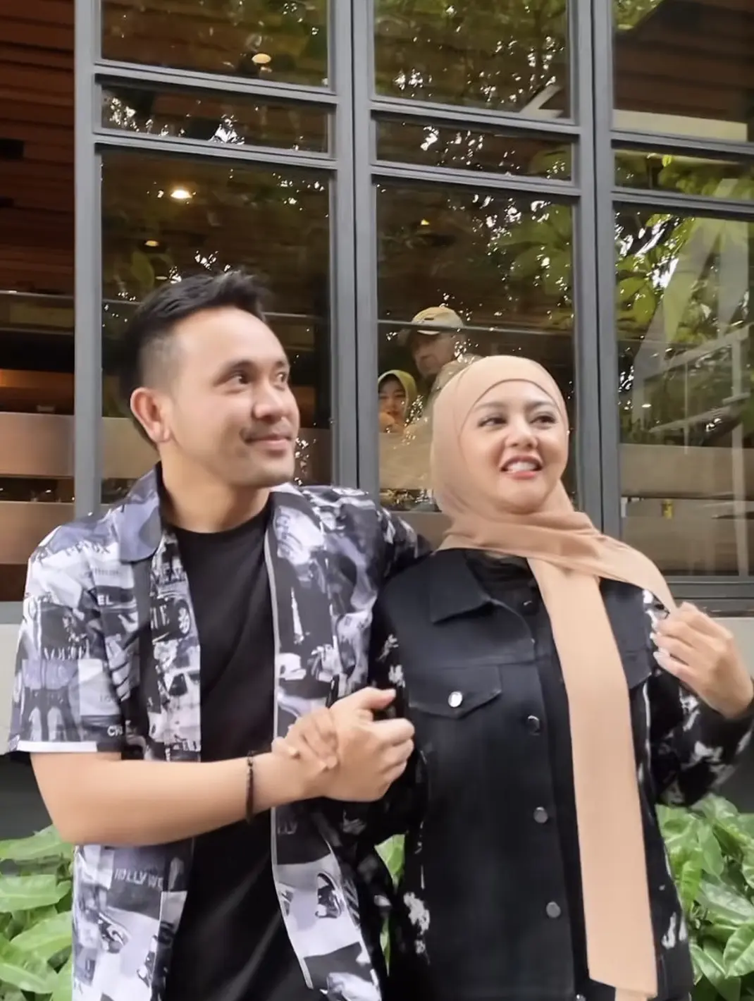 Tinggalkan Wig Warna-Warni, 6 Penampilan Terbaru Jenita Janet yang Kini Cantik Berhijab - Photo ...