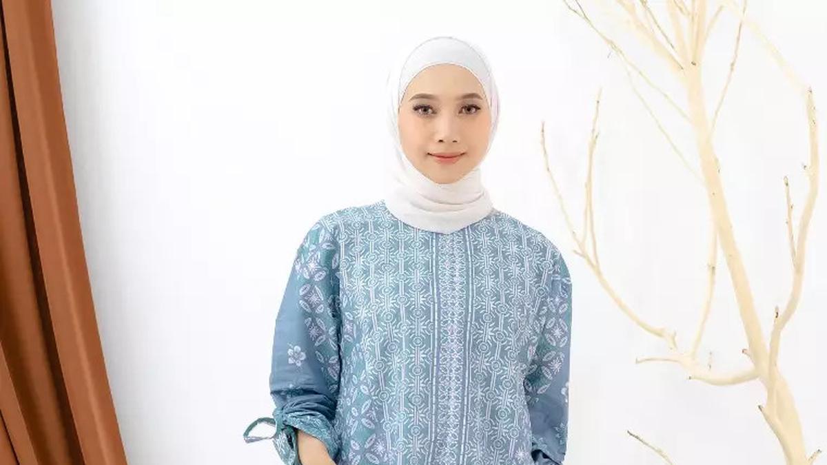 10 Rekomendasi Model Atasan Batik untuk Wanita, Cocok untuk Kondangan ...