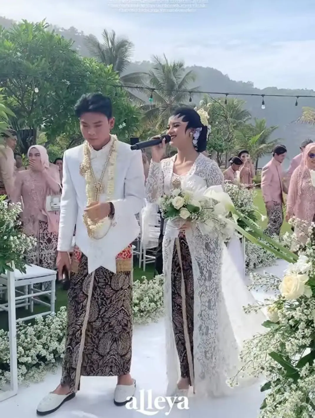 6 Potret Tri Suaka dan Nabila Maharani Resmi Menikah dalam Balutan Adat Jawa - Page 3 - Photo ...