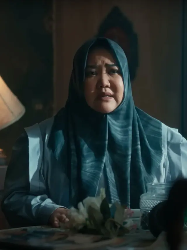 6 Tokoh Penting Film Jurnal Risa, Prinsa Mandagie Kesurupan Arwah Saat ...