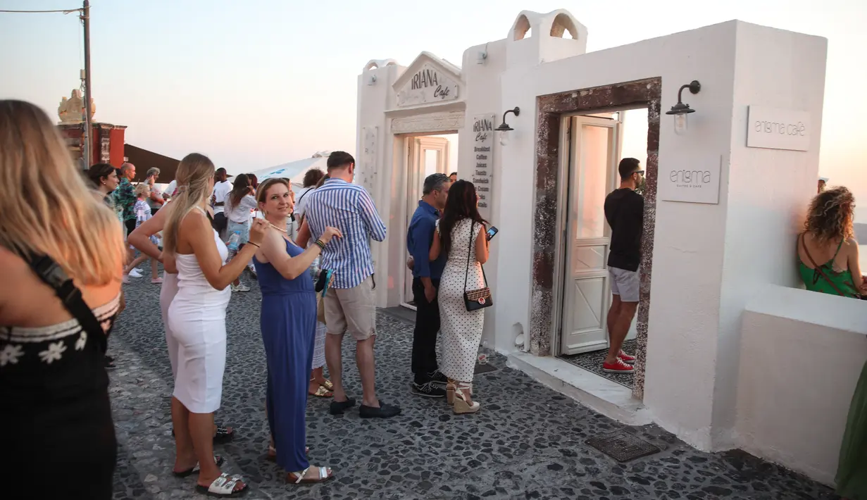 Yunani Pertimbangkan Pembatasan Wisatawan di Pulau Santorini - Foto ...
