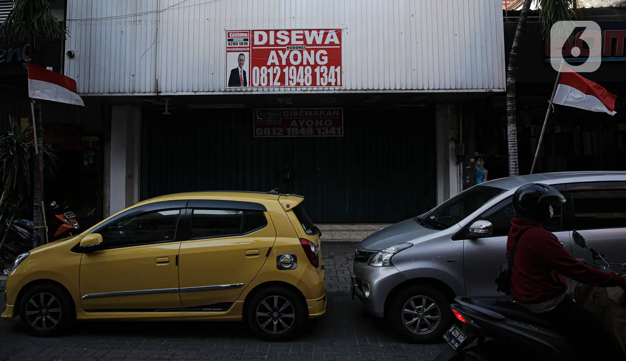 FOTO: Geliat Pasar Baru di Masa PPKM Level 4 - Foto Liputan6.com