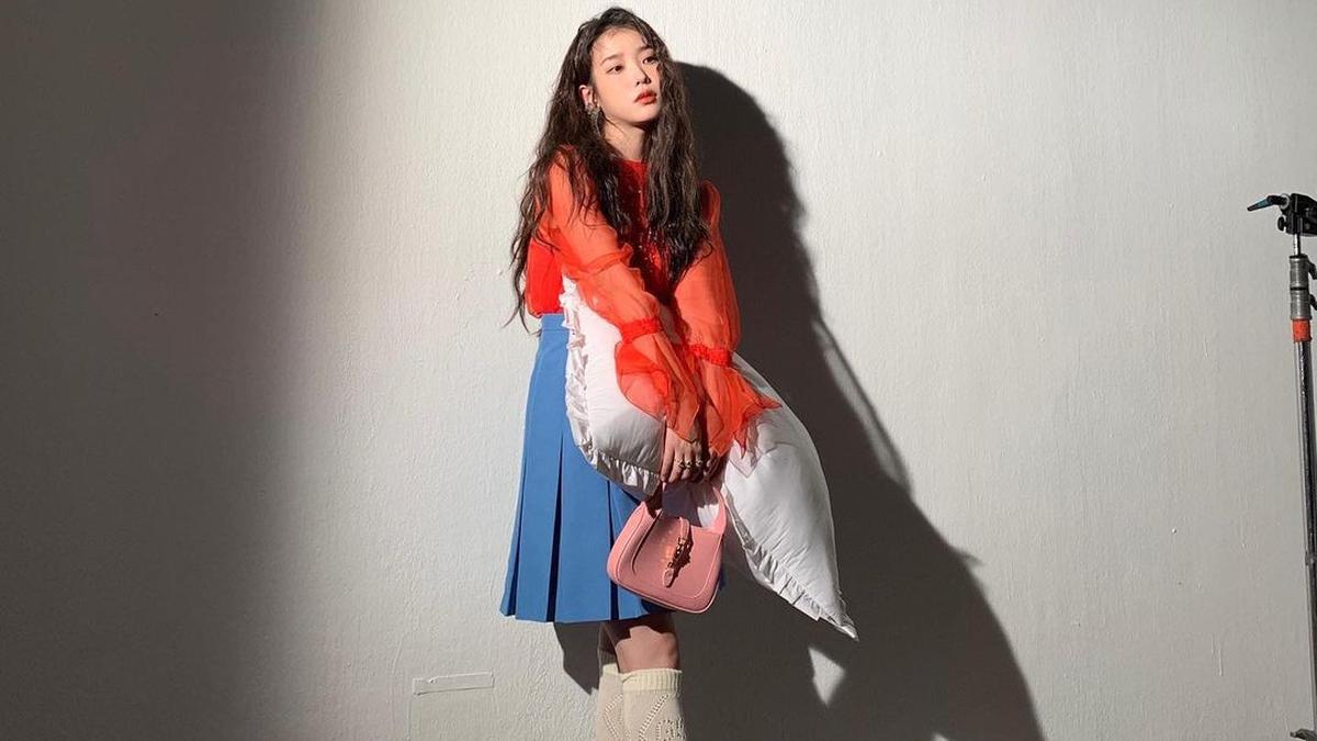 IU dan Momen Haru saat Terima Piala GDA 2022 - Entertainment Fimela.com