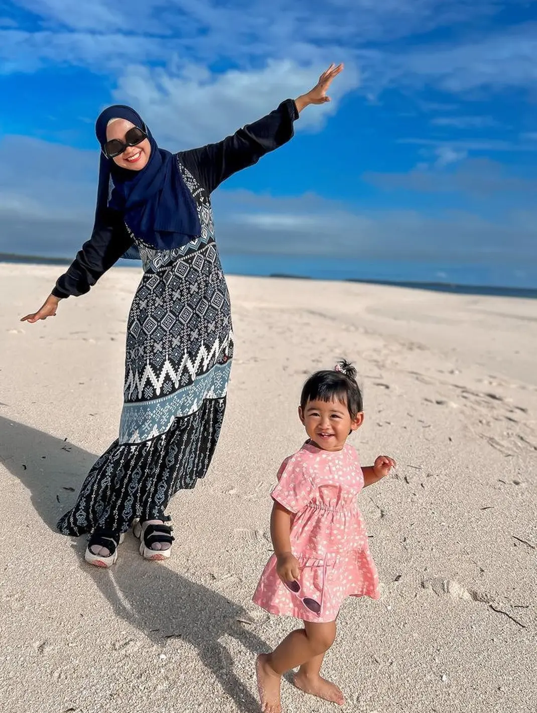 8 Gaya Seru Ria Ricis dan Moana Ketika Liburan Hanya Berdua, Terbaru ...