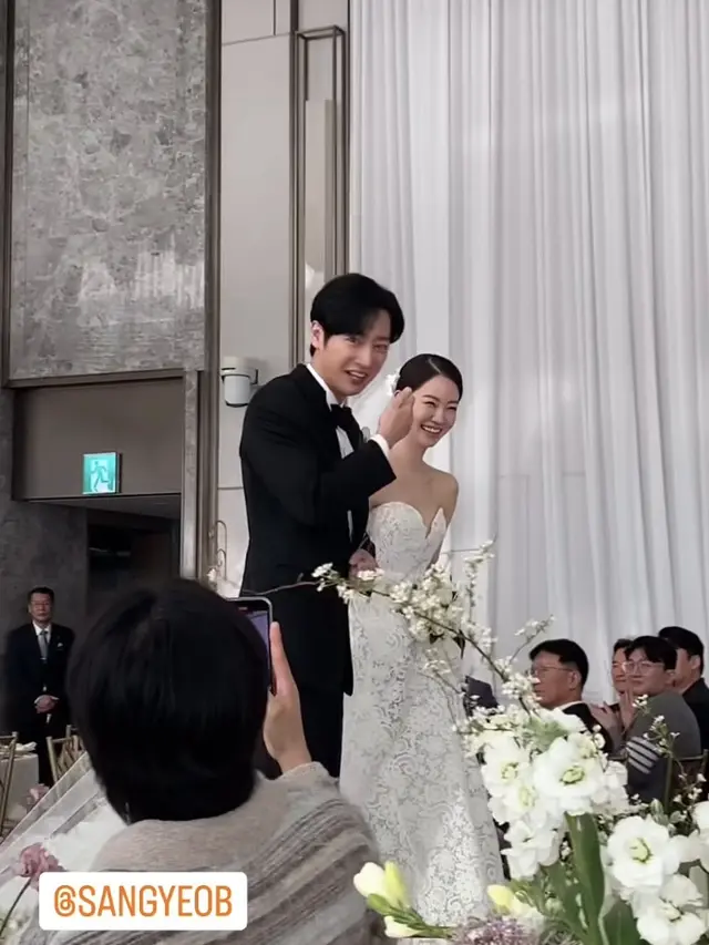 8 Potret Pernikahan Aktor Korea Lee Sang Yeob, Wajah Sang Istri Non Seleb Terungkap dan Elegan ...